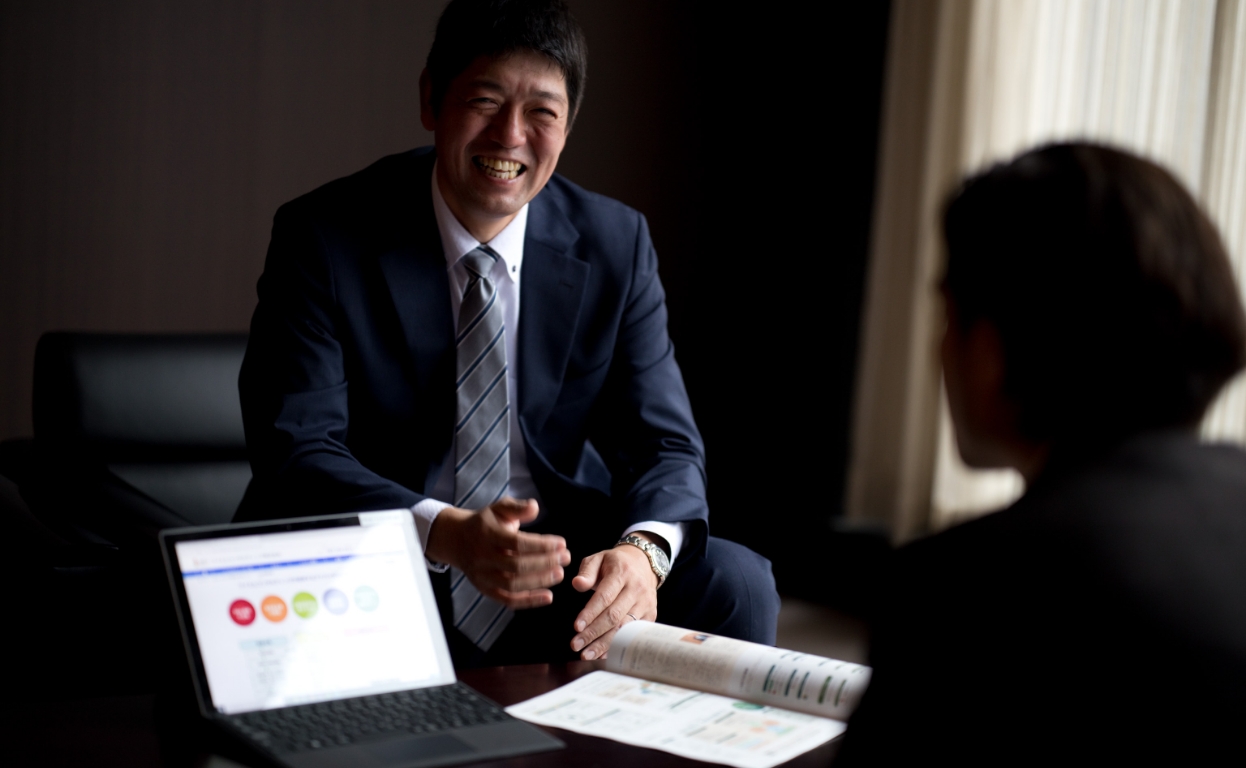 06 - インタビュー｜採用情報サイト 2024 山口フィナンシャルグループ